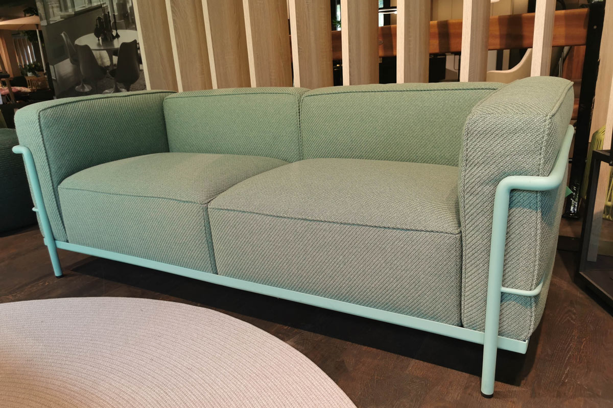 Ausstellungsstück: Cassina Outdoor Sofa LC3 im Sale | Cramer Möbel Design